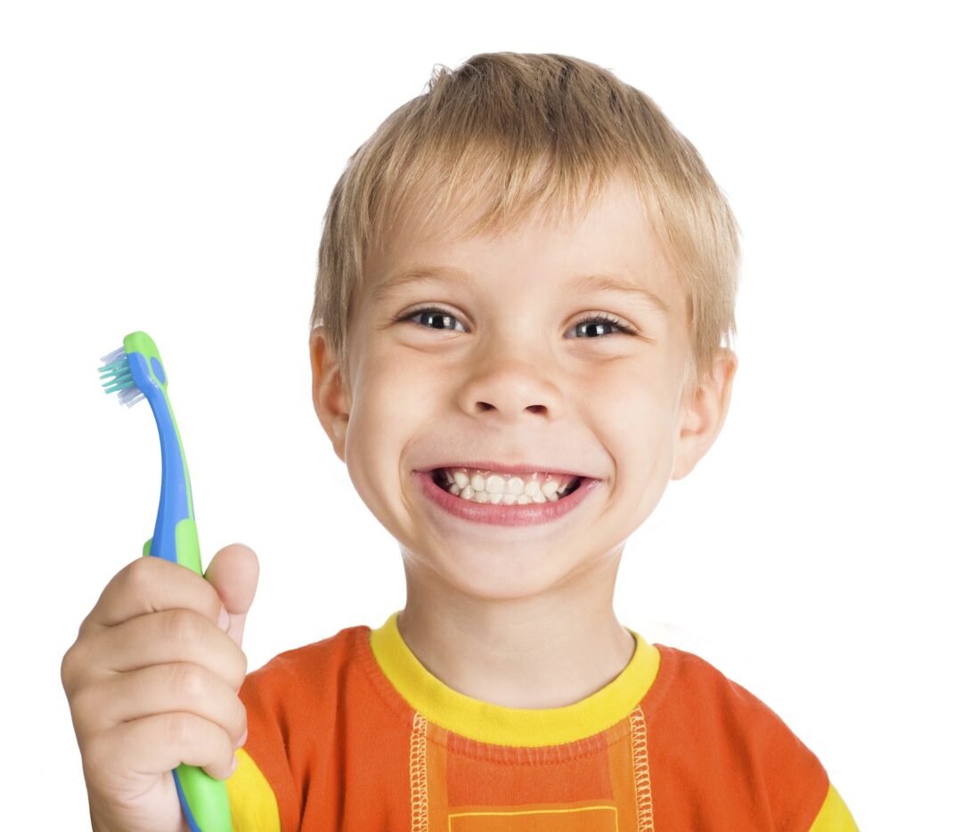 چگونه کودک را به مسواک زدن علاقه‌مند کنیم؟ - دنتینو